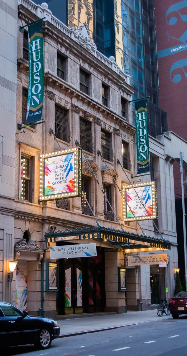 重新找回靈魂，最新開幕的紐約百年劇院「Hudson Broadway Theatre」 | ShoppingDesign