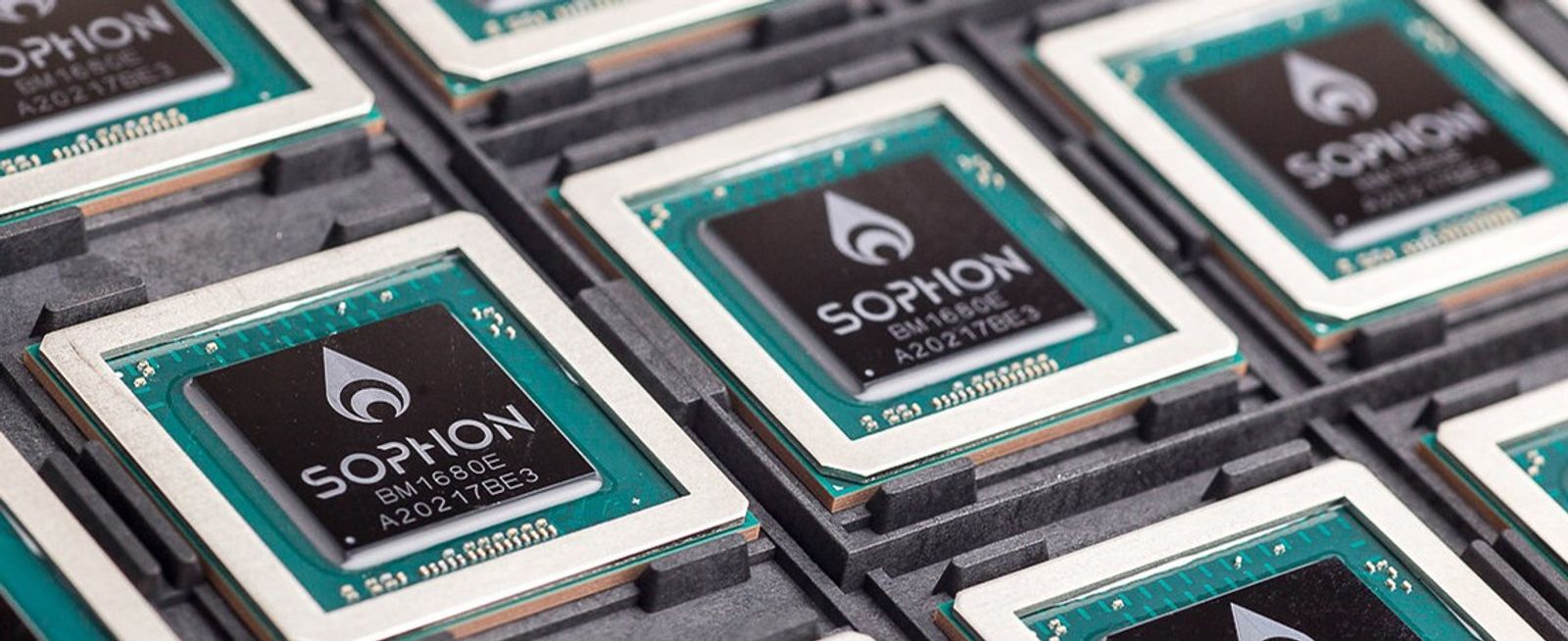 [Reprint] How The World's Largest Bitcoin Miner Is Taking On AI's Most ...