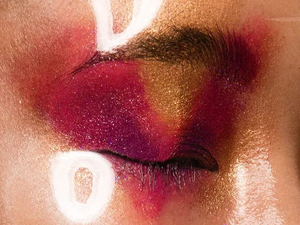 再擠也要怪美的！名為「鮮肉」的系列攝影：一盒盒精美扭曲的面容，解構自拍時代下的審美標準 | ShoppingDesign