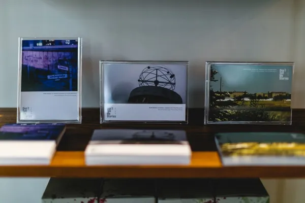 直擊一個自由頹廢又燦爛的柏林音樂史！《柏林音樂教父 ⾺克雷德 Mark Reeder攝影文件展》貳房苑開展 | ShoppingDesign