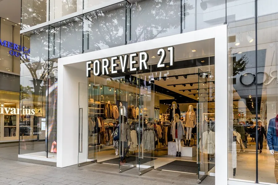 深度分析！從年營收 1300 億到聲請破產，Forever 21 做錯哪三件事？|經理人