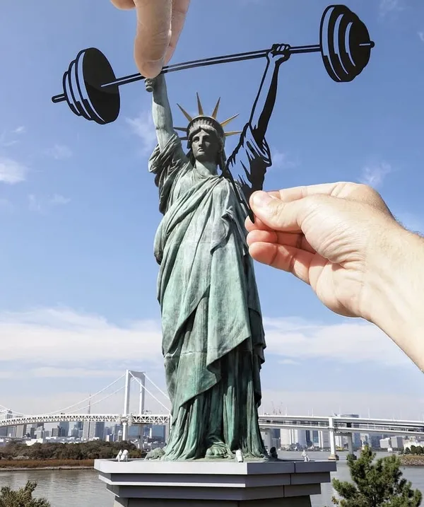 環遊知名景點的紙上運動賽事！結合剪紙與攝影，英國 Rich McCor 的幽默創作 | ShoppingDesign