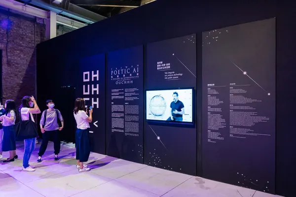 直擊感官的「Hello Ouchhh >_