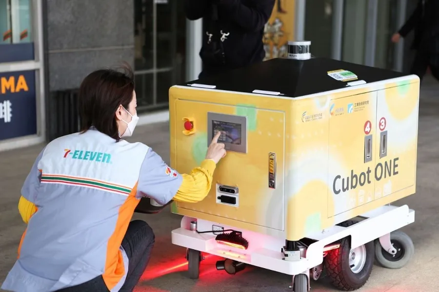 Taiwan's first food delivery robot to hit streets March 1 | Meet Global