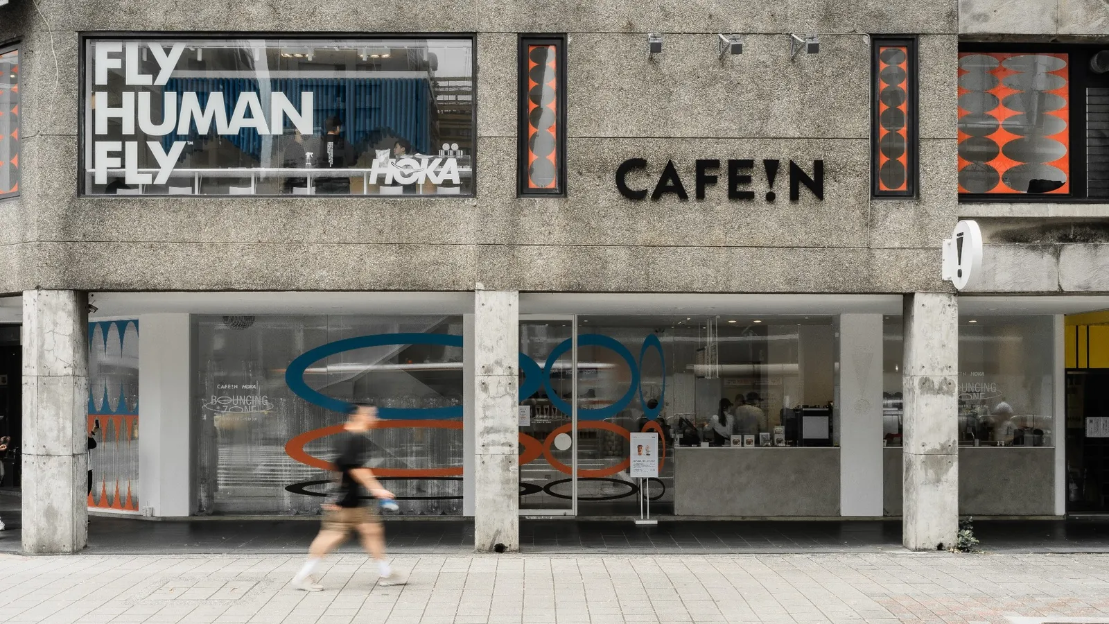 CAFE!N 聯手運動品牌 HOKA！民權店新內裝亮相，打造新潮亮藍空間、限定杯套和餐點 | ShoppingDesign