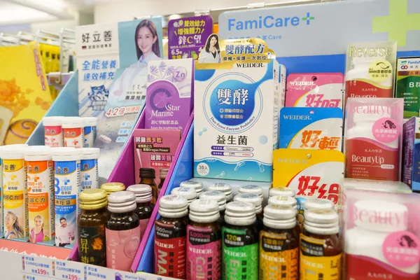 設計讓健康補給成為輕鬆概念！沿岸製作打造全家便利商店 FamiCare 保健品品牌全新視覺 | ShoppingDesign
