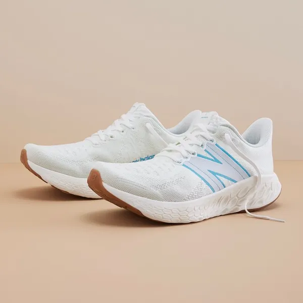 「藍瓶咖啡」跨界聯名！攜手 New Balance 推慢跑鞋：主打環保材質、亮點在鞋跟藍瓶設計 | ShoppingDesign