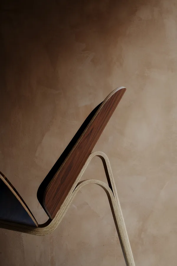 丹麥 CH07 Shell Chair 六十週年限定版——以玫瑰木、橡木再現 Hans J. Wegner 經典 | ShoppingDesign