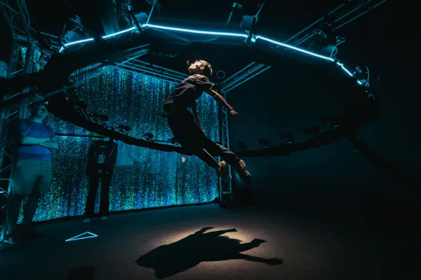 直擊 DigiWave 現場！生成式 AI 大顯身手，從個體到共創讓體驗者用內容一同探索未知的未知 | ShoppingDesign