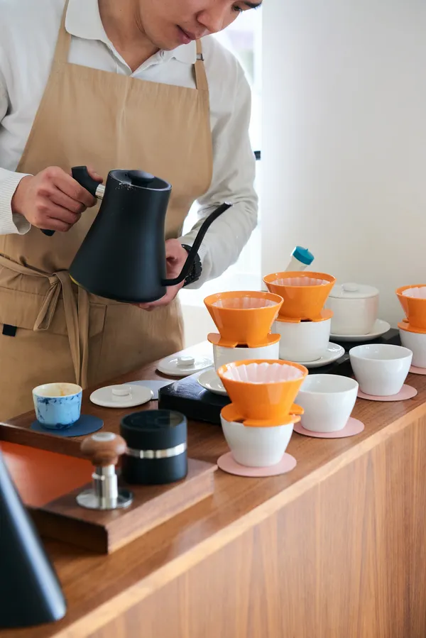 丹麥咖啡名店 April Coffee 快閃民生社區！帶來 Finn Juhl 3 大經典家具之作、招牌淺烘焙風味 | ShoppingDesign