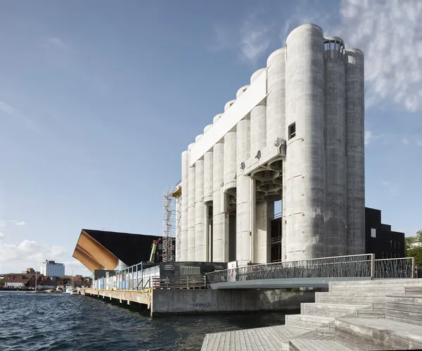 挪威新地標！穀倉改建美術館「Kunstsilo」開幕，展示全球最大北歐藝術私人收藏 | ShoppingDesign