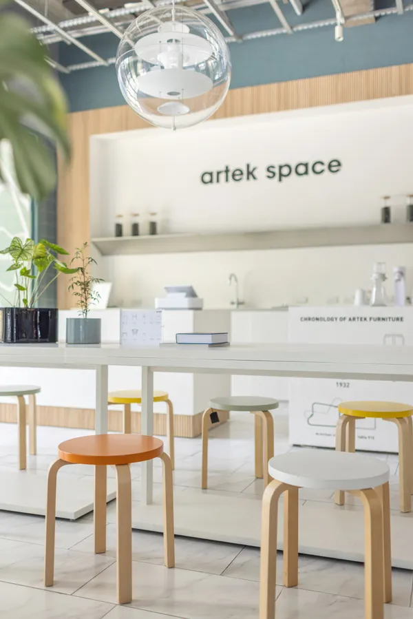 經典名椅「Stool 60」90 週年！Artek Space 快閃店台中亮相，呈現逾 20 件重要作品 | ShoppingDesign