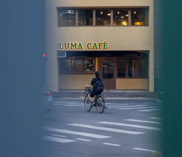 Sinasera 24 新品牌！Luma Café 宜蘭店開幕：雙層沈穩空間，以法餐手藝重塑越南咖啡文化 | ShoppingDesign