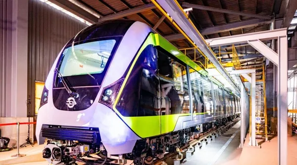 「桃捷綠線」首列車廂正式亮相！西班牙公司 Diara Design 設計，綠黑灰色線條展現俐落動感 | ShoppingDesign