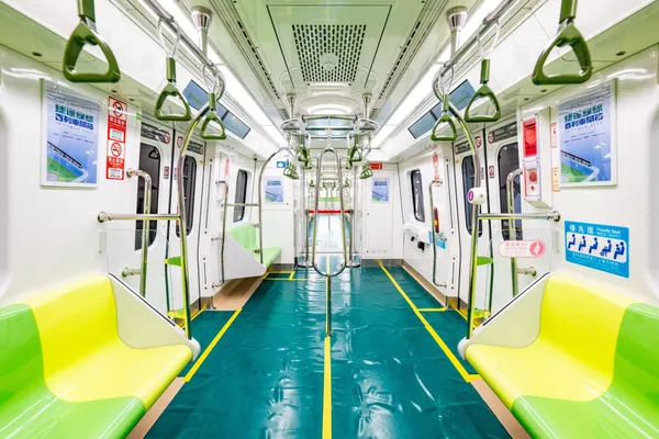 「桃捷綠線」首列車廂正式亮相！西班牙公司 Diara Design 設計，綠黑灰色線條展現俐落動感 | ShoppingDesign