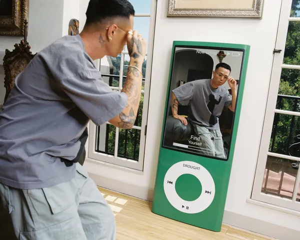 開賣即完售的巨型 iPod！榮登美國年輕人最愛復古清單，這面「iPod 全身鏡」究竟有什麼魅力？ | ShoppingDesign
