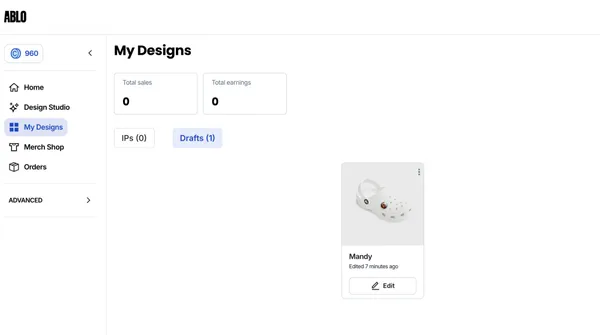 Crocs 成立 23 年為何魅力不減？攜手 AI 設計平台「ABLO」，打造具個人化的 Jibbitz 專屬鞋扣 | ShoppingDesign