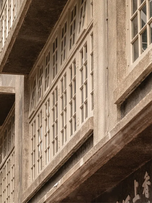 新加坡歷史建築重生！WOHA 打造「21 Carpenter」精品酒店，融合 1936 商鋪與現代綠建築 | ShoppingDesign