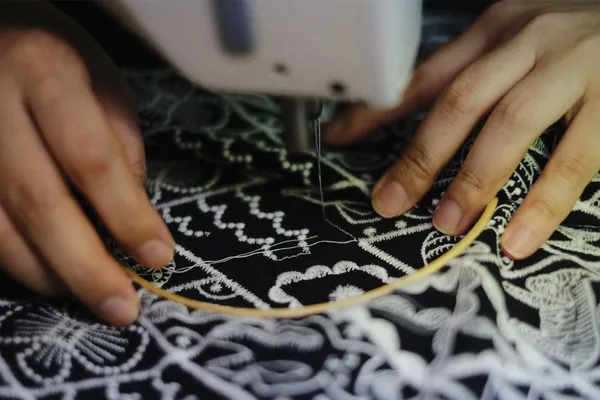 皆川明《つぐ minä perhonen》30 週年特展在東京！從織品、服裝到日常器物的延展設計美學 | ShoppingDesign